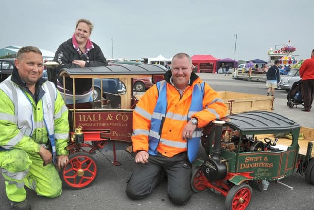 Hundreds jumped aboard for Vintage Vehicle Rally Hundreds jumped aboard for Vintage Vehicle Rally